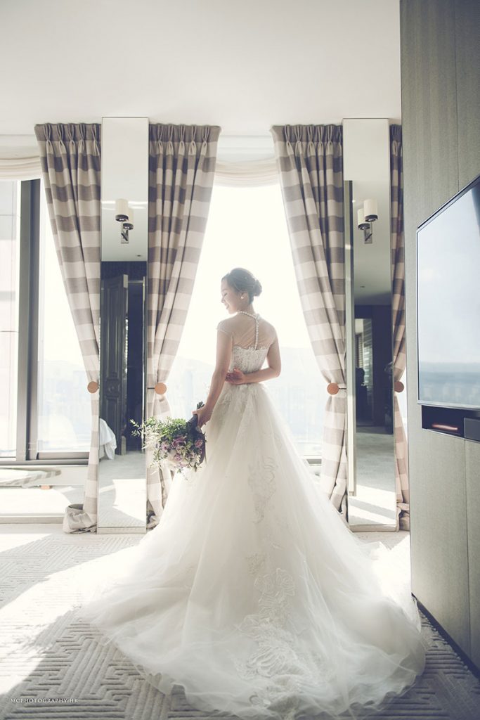 於瑰麗酒店舉行帶有金色細節的奢華婚禮 - Bride and Breakfast HK