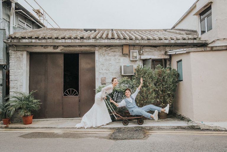 A Cute Couple Engagement Photoshoot At Shek O Beach - Bride and ...
