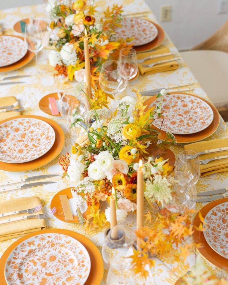Over 15 Vibrant Yellow Wedding Tablescapes For Your Celebration - Bride ...