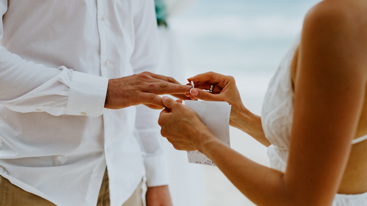 How To Write Your Wedding Vows: A Step-by-Step Guide for Brides - Bride ...